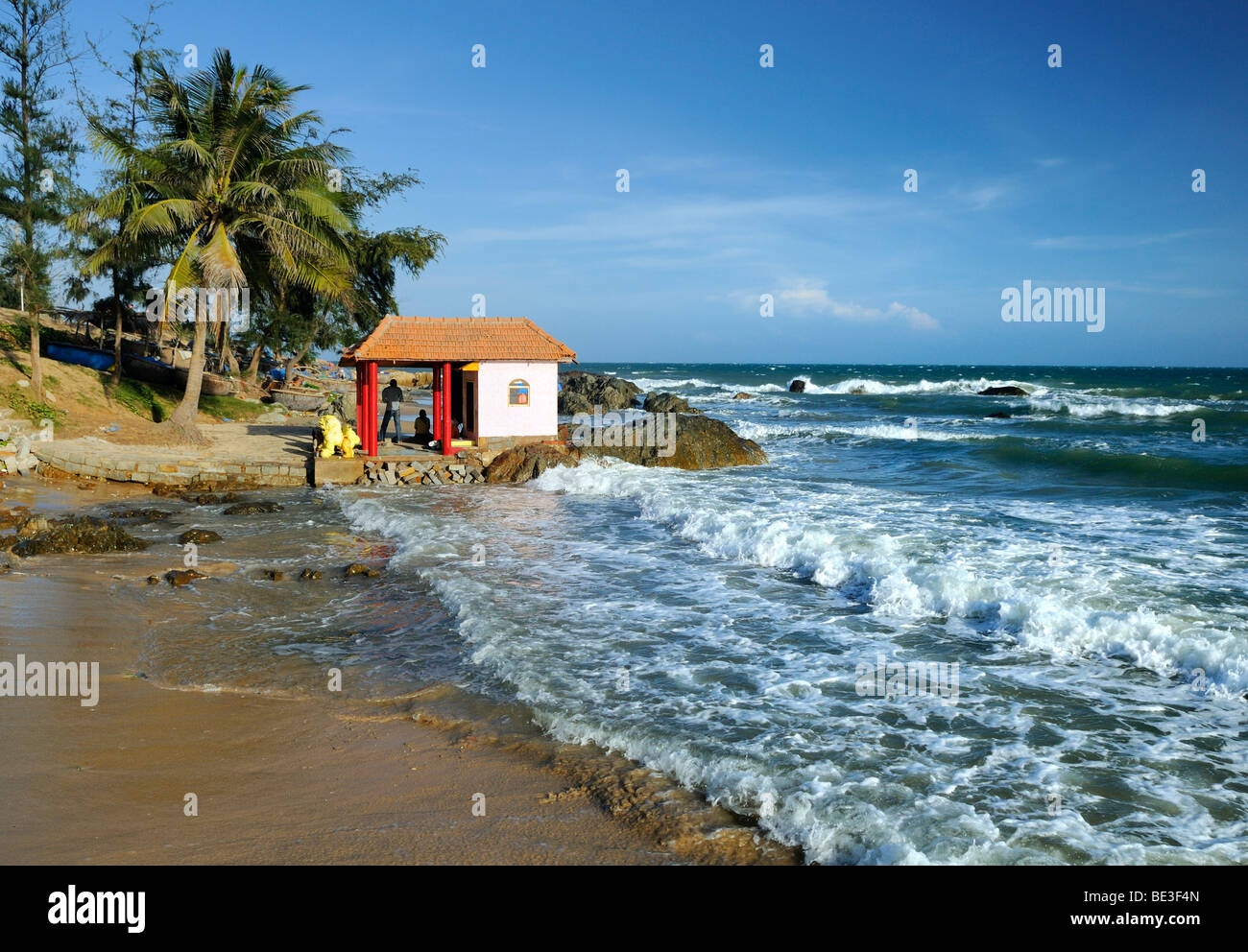 Vietnamese shrine hi-res stock photography and images - Alamy