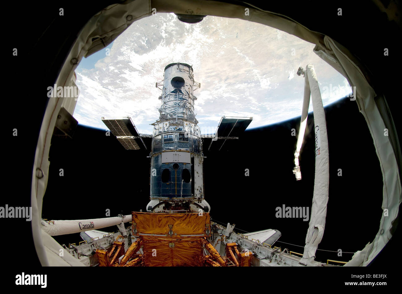 Space shuttle atlantis cargo bay hi-res stock photography and images ...