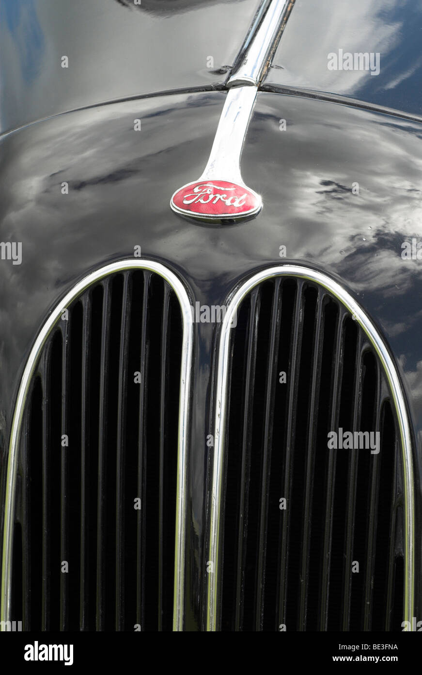 A classic Ford Popular bonnet badge and grill Stock Photo - Alamy