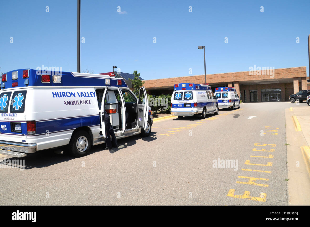 Ambulances ambulance medical medic emergency hi-res stock photography ...
