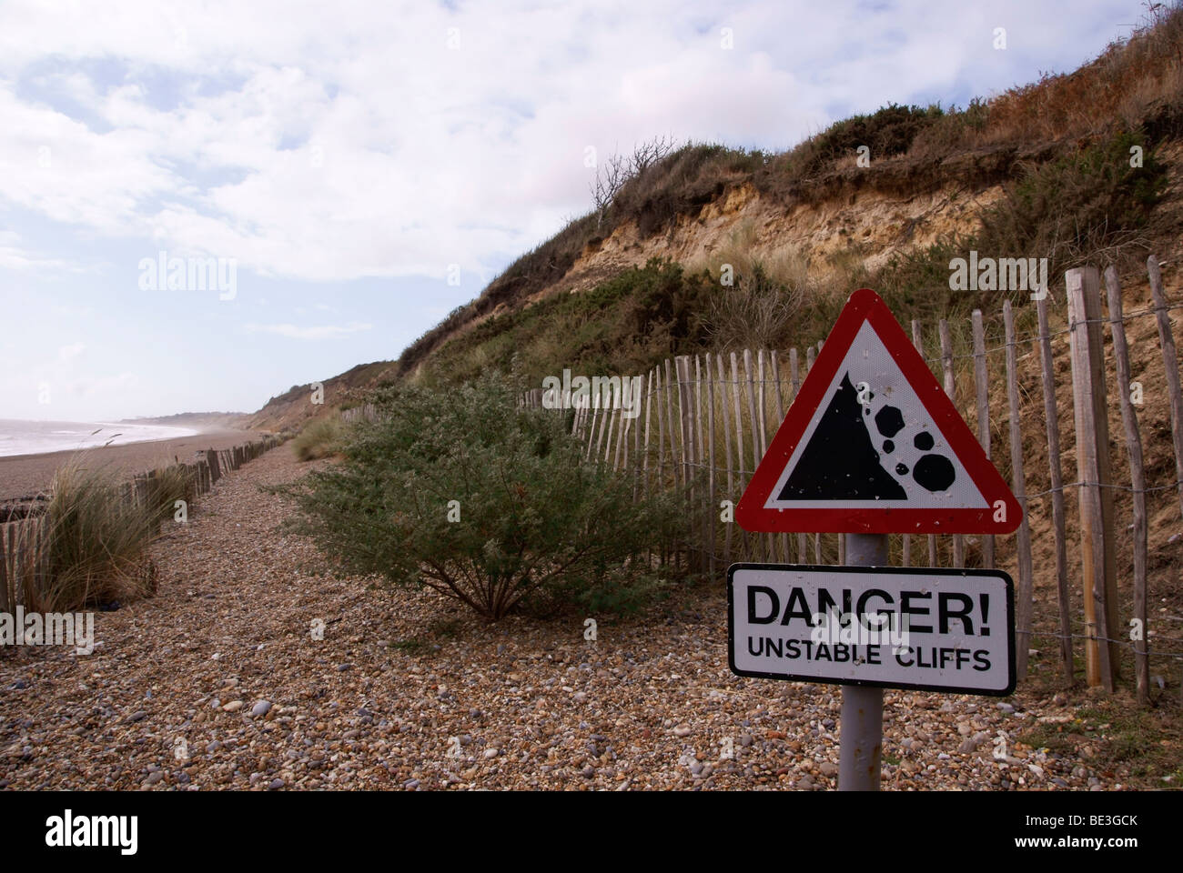 Warning cliff falls danger sign hi-res stock photography and images - Alamy