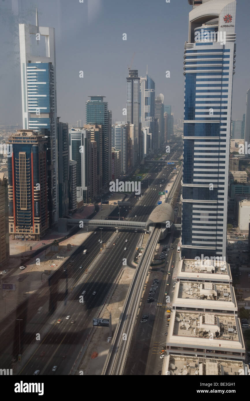 Dubai Metro train line railway track tracks uae Stock Photo - Alamy