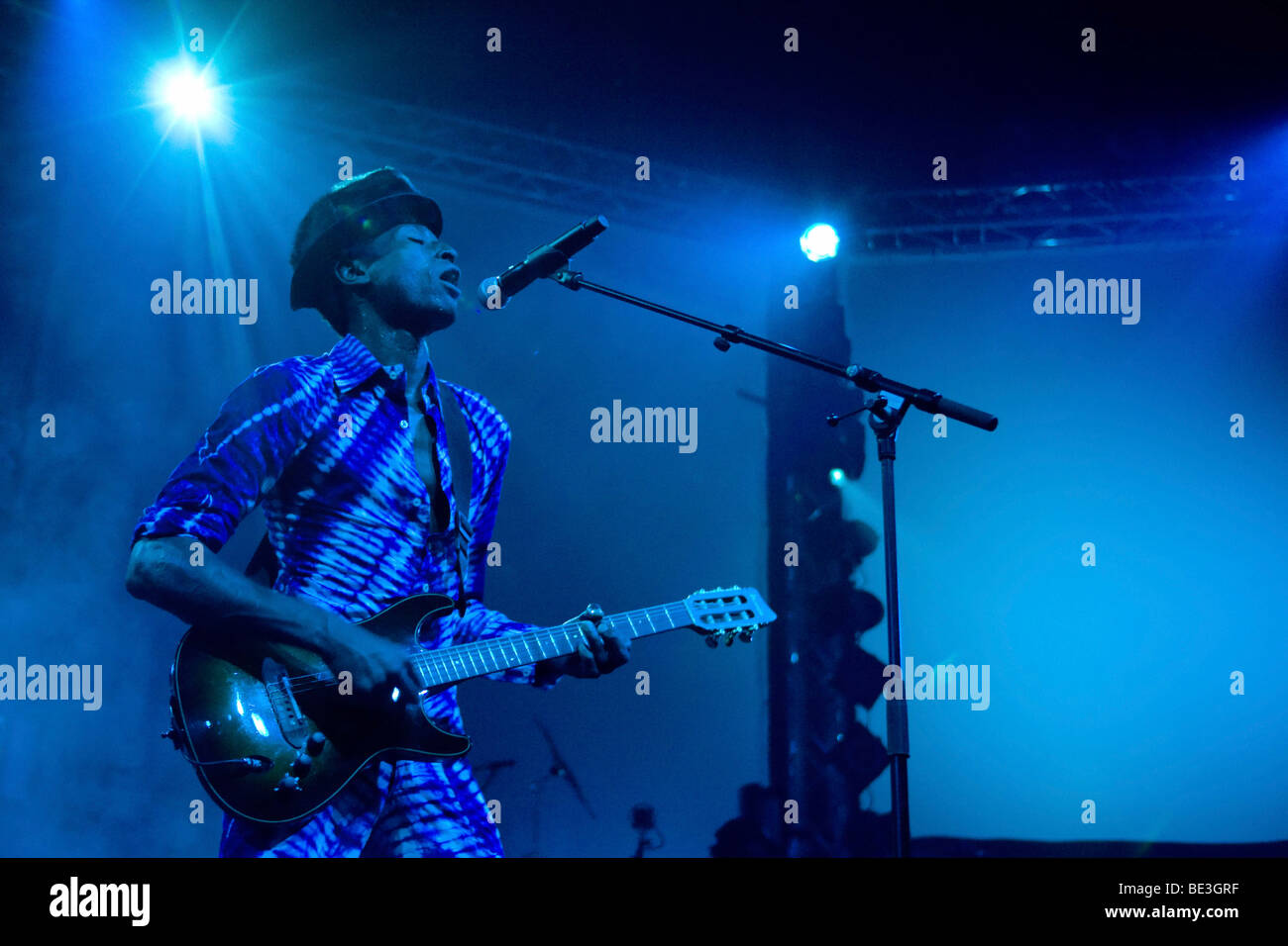 Keziah Jones, Nigerian singer, guitarist and New Yorker by choice, live ...