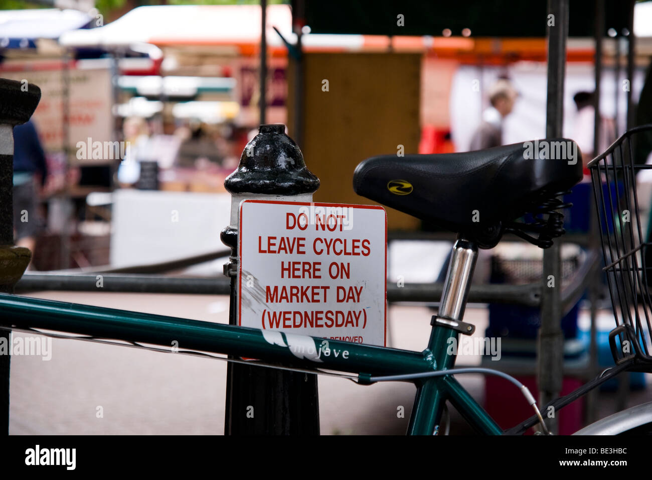Oxford England UK do not lean cycles on railing sign with cycle Stock ...