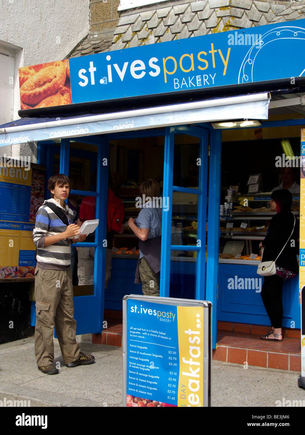St ives pasty bakery hi-res stock photography and images - Alamy