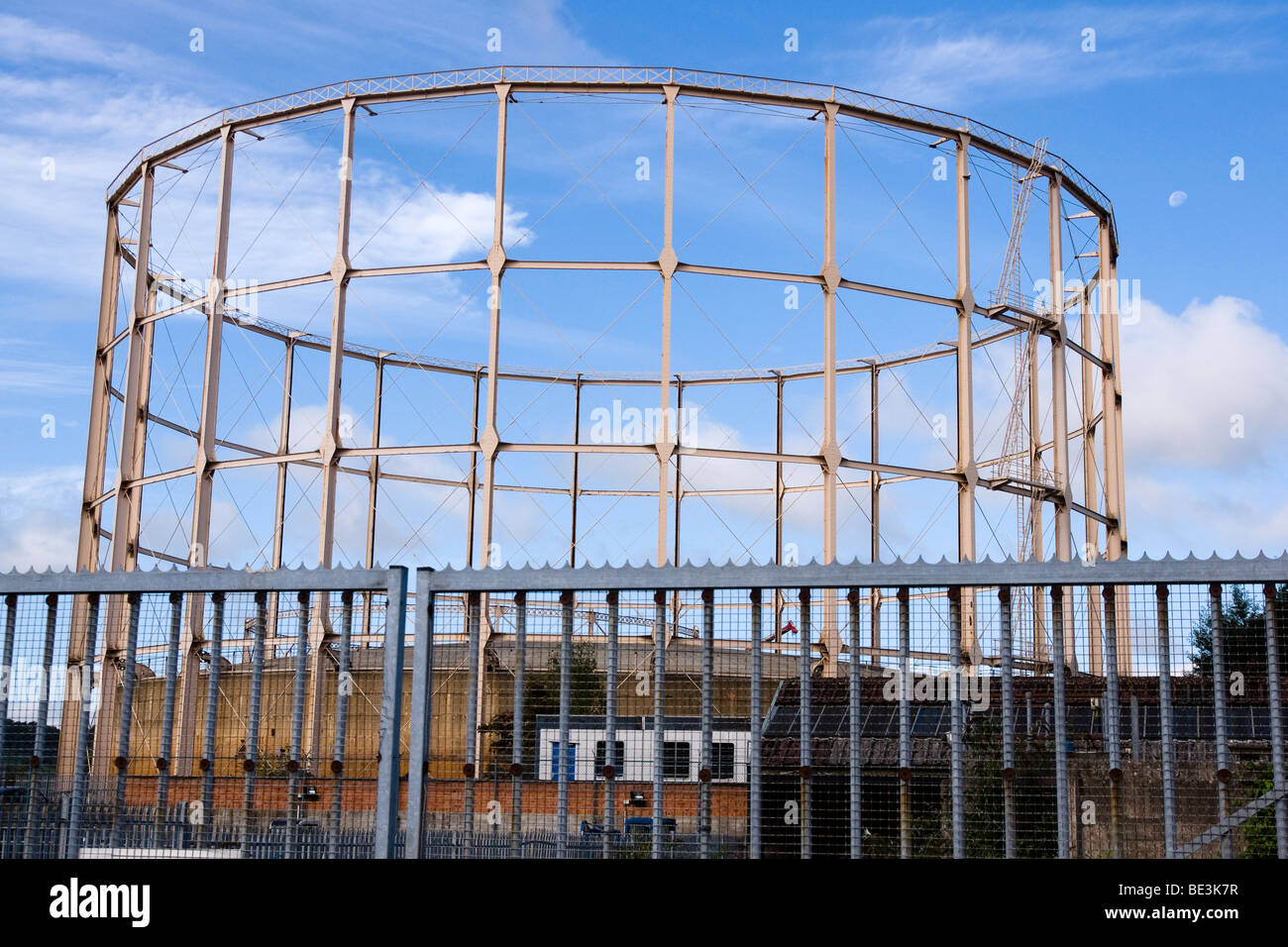 Gasometer england hi-res stock photography and images - Alamy