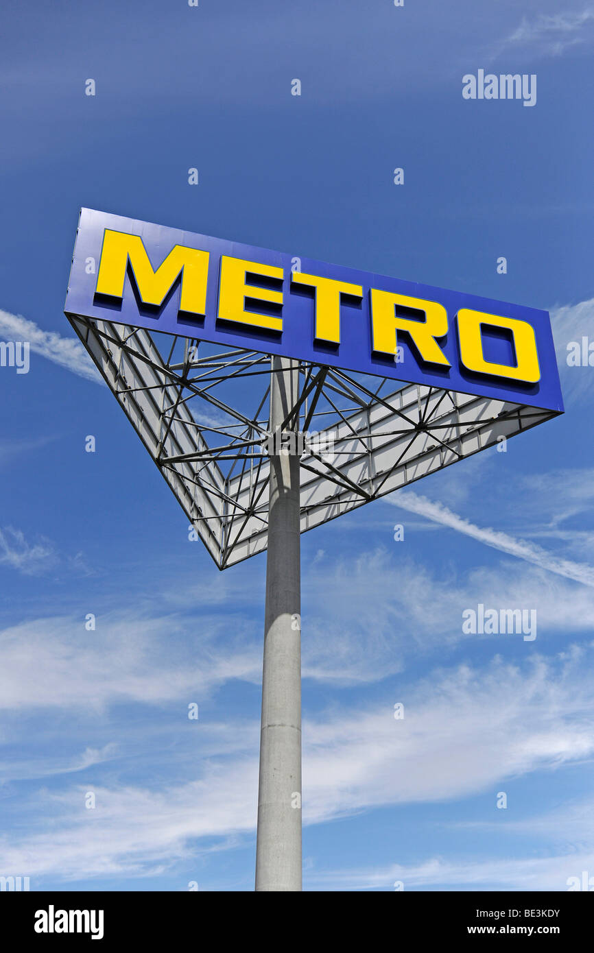 Advertising sign and logo of the Metro company Stock Photo - Alamy