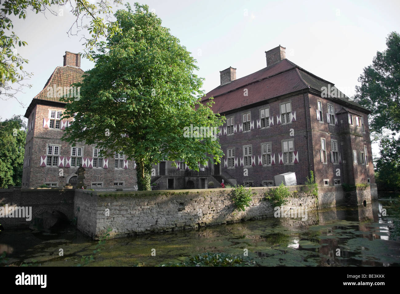 Moated castle oberwerries hi-res stock photography and images - Alamy