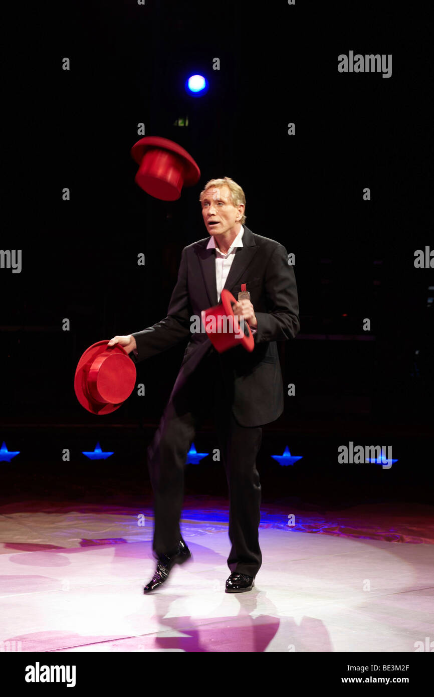 Juggler Circus Stock Photos & Juggler Circus Stock Images - Alamy