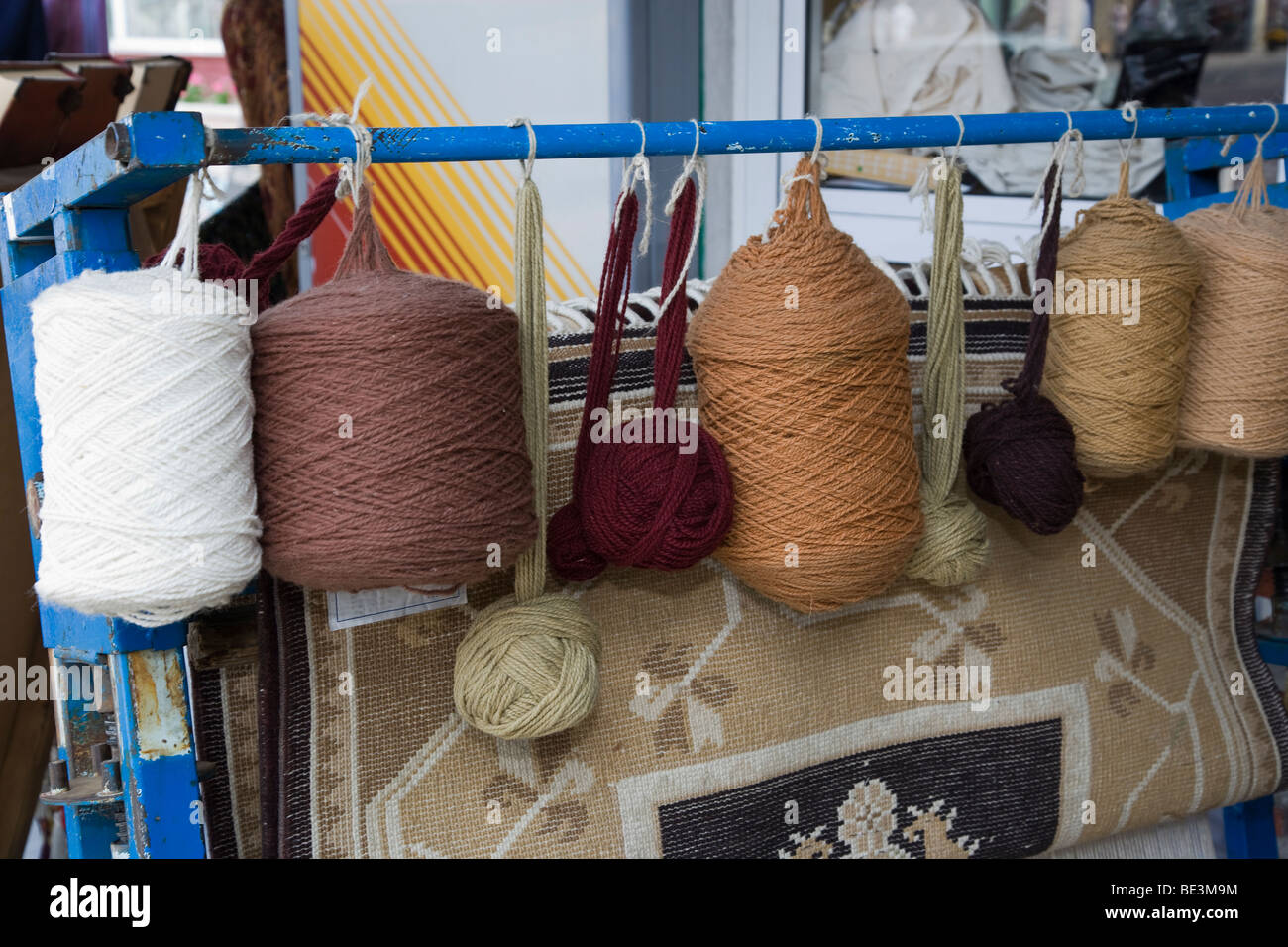 Coloured Wool for Weaving Rug Kusadasi Turkey Stock Photo - Alamy
