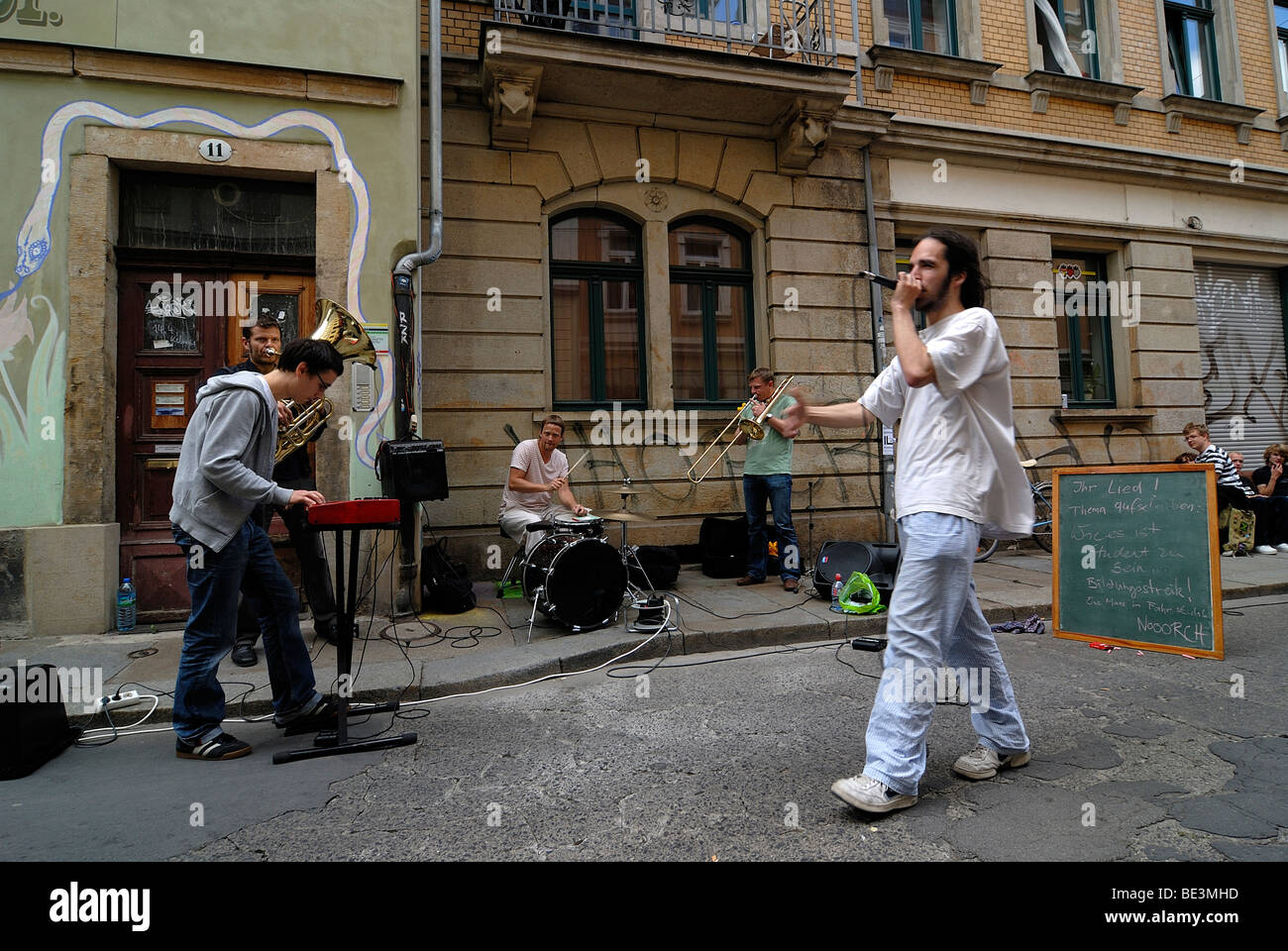 Wind instruments hi-res stock photography and images - Alamy