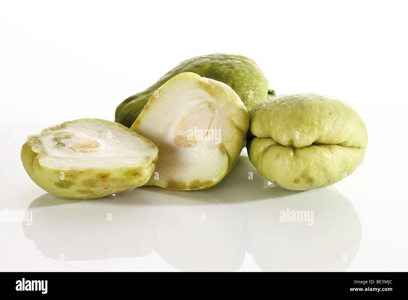 Chayote fruits hi-res stock photography and images - Alamy