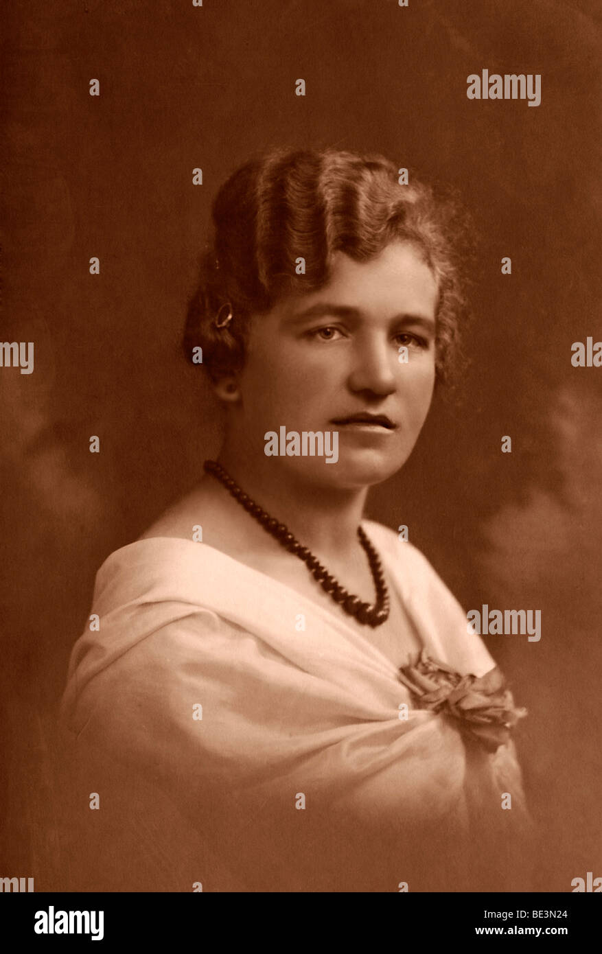 Woman's portrait, historical photo circa 1910 Stock Photo - Alamy