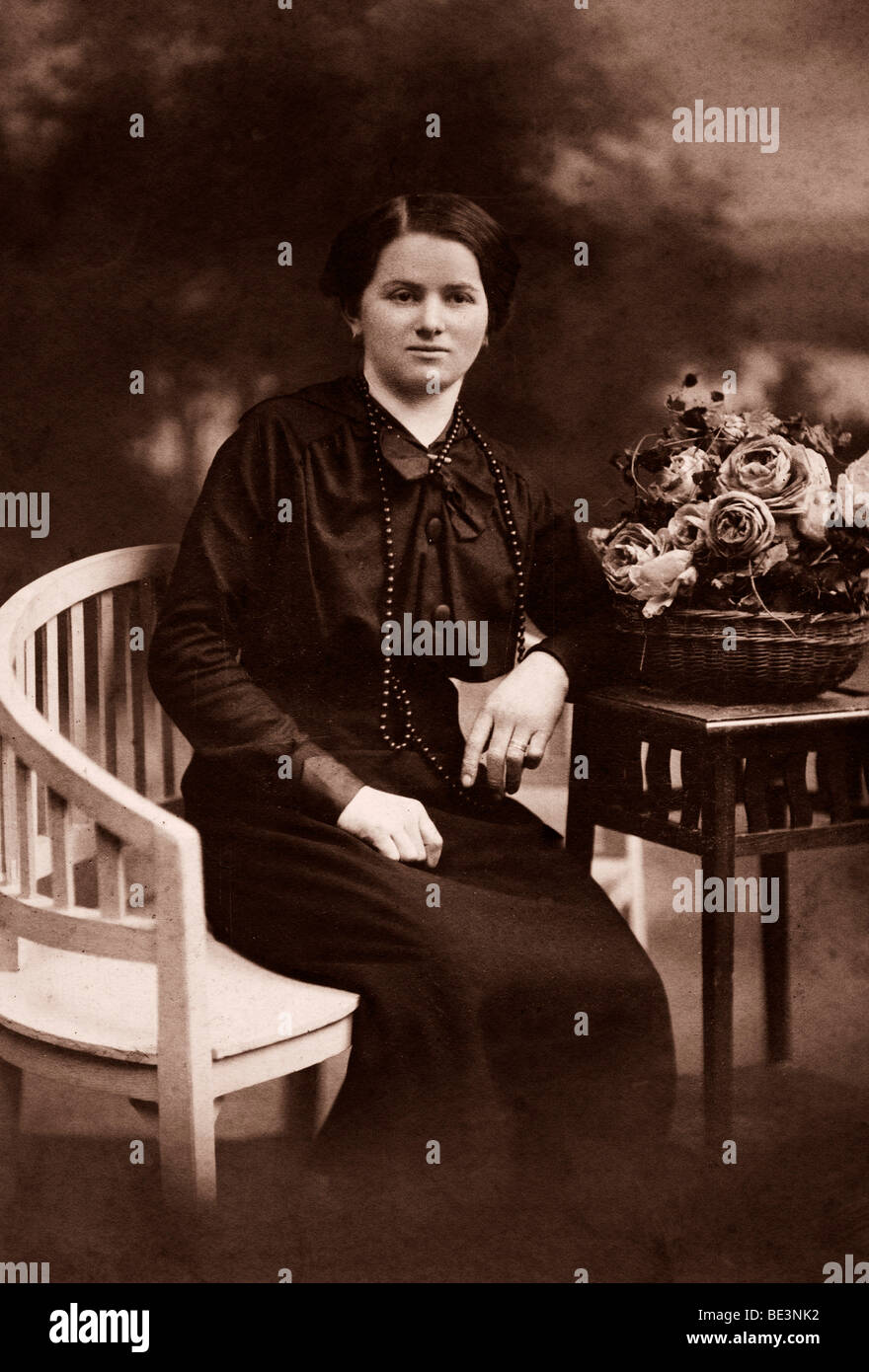 Woman's portrait, historical photo circa 1900 Stock Photo - Alamy