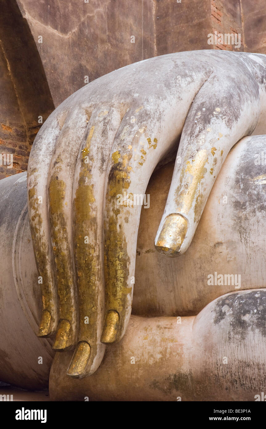 Gilded hand of Phra Atchana Buddha, Wat Si Chum Temple, Sukhothai ...
