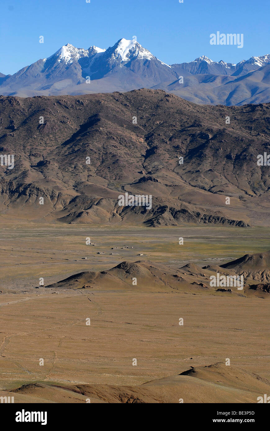 Himalaya main ridge near the Pelkhu Tso Lake, Western Tibet, Tibet ...