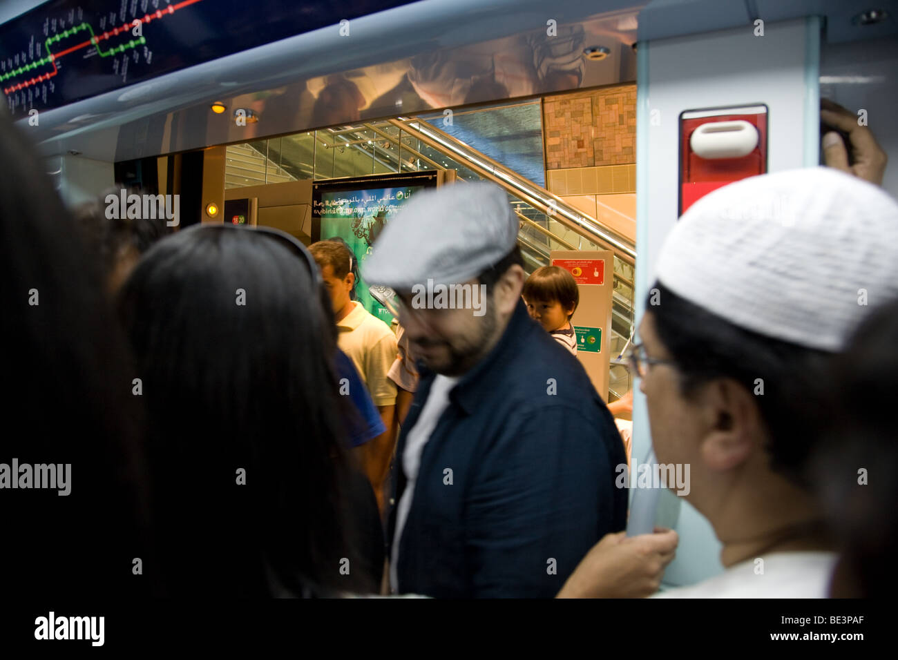 rush hour commuters dubai metro train overcrowding Stock Photo - Alamy