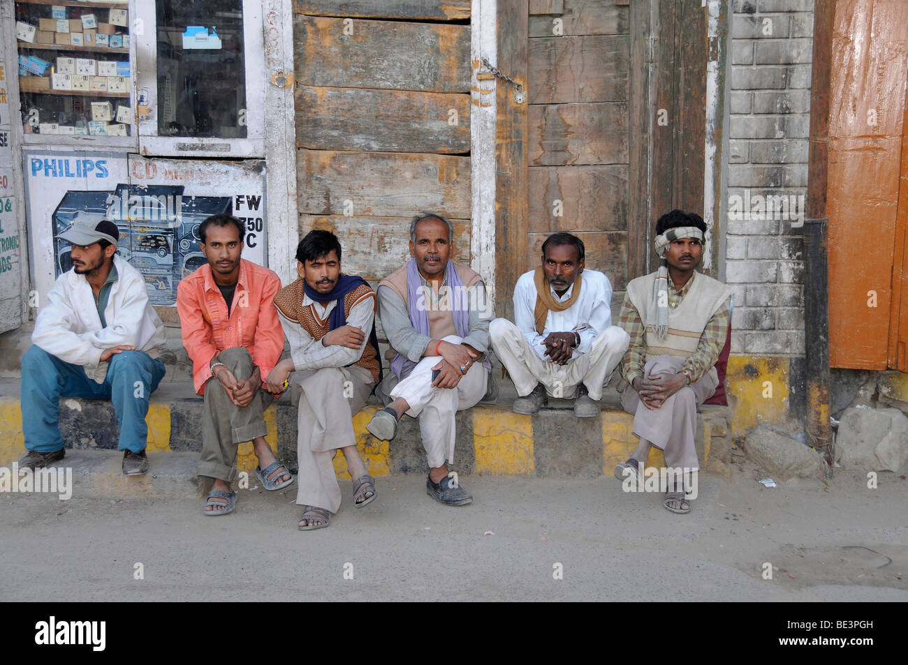 Group of indian construction workers hi-res stock photography and ...