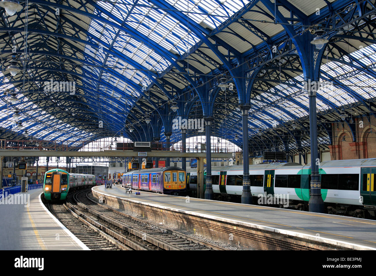 377461 Southern Trains unit 319369 First Capital Connect High Speed ...