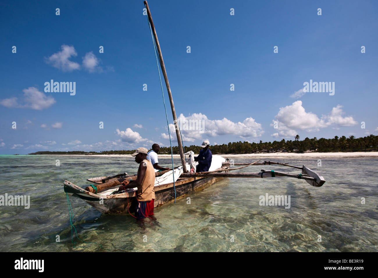 Arab dhow hi-res stock photography and images - Alamy
