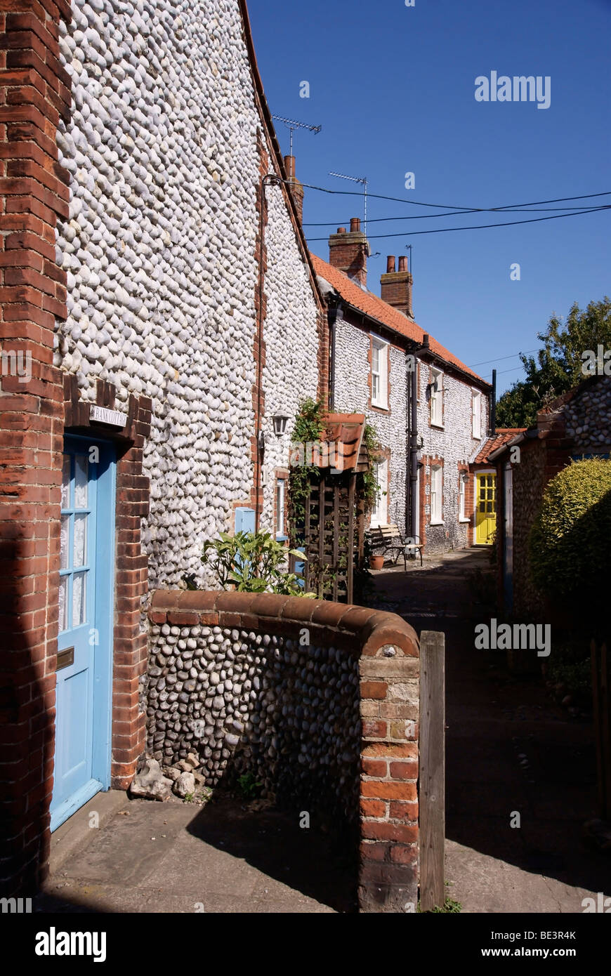 Traditional norfolk brick and flint cottage Stock Photo - Alamy