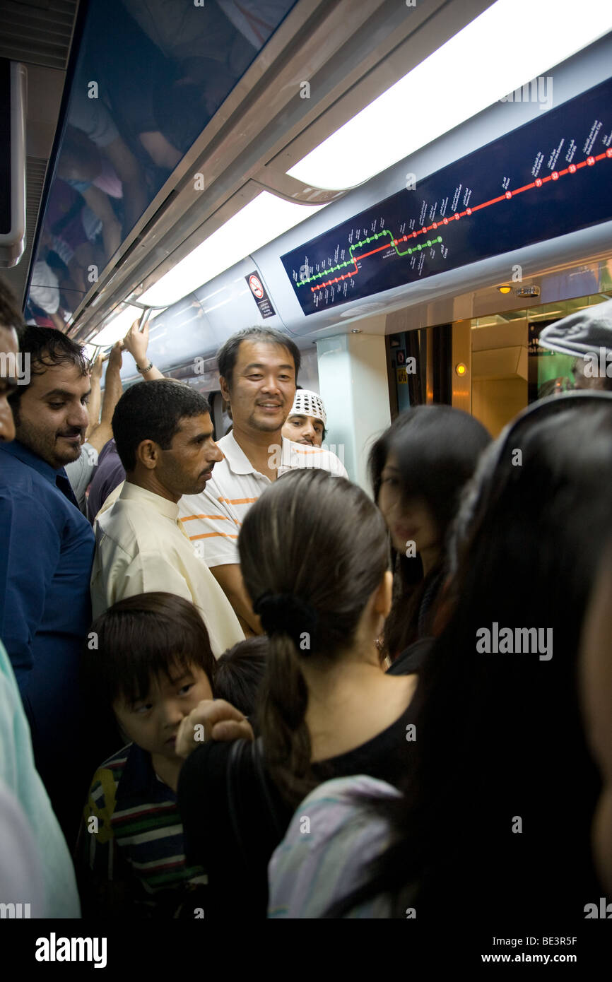 rush hour commuters dubai metro train overcrowding Stock Photo - Alamy