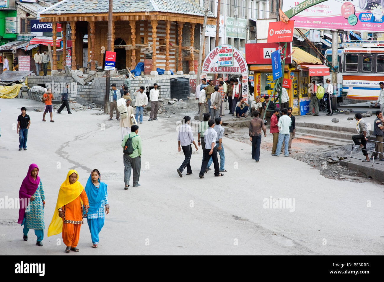 Town centre in Manali adjacent to the bus station Stock Photo - Alamy