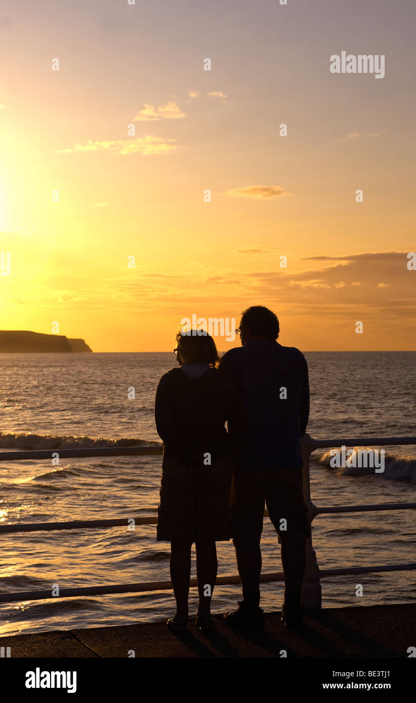 Watching sunset uk hi-res stock photography and images - Alamy