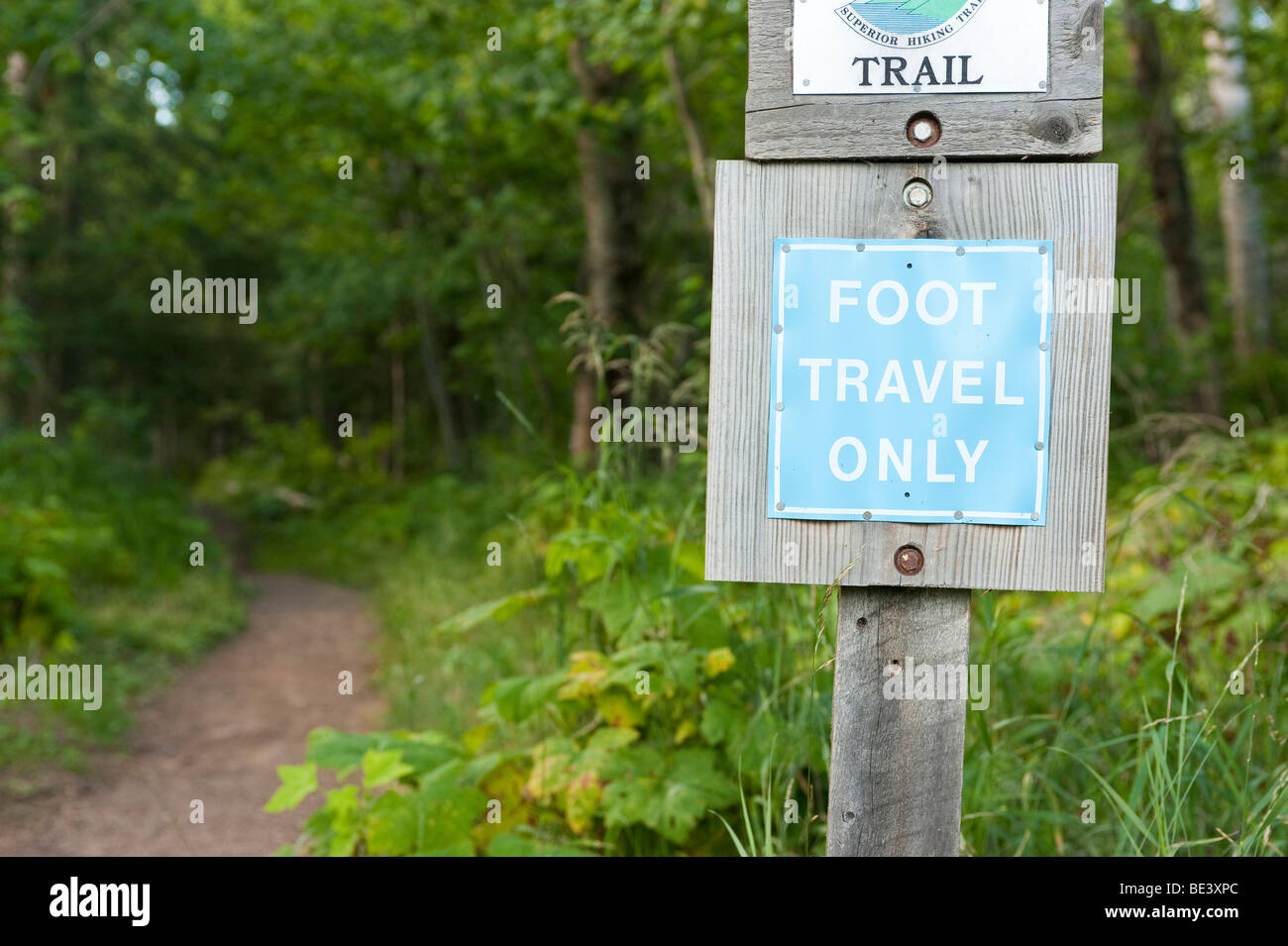 TRAIL HEAD SIGN AND MARKER Stock Photo - Alamy
