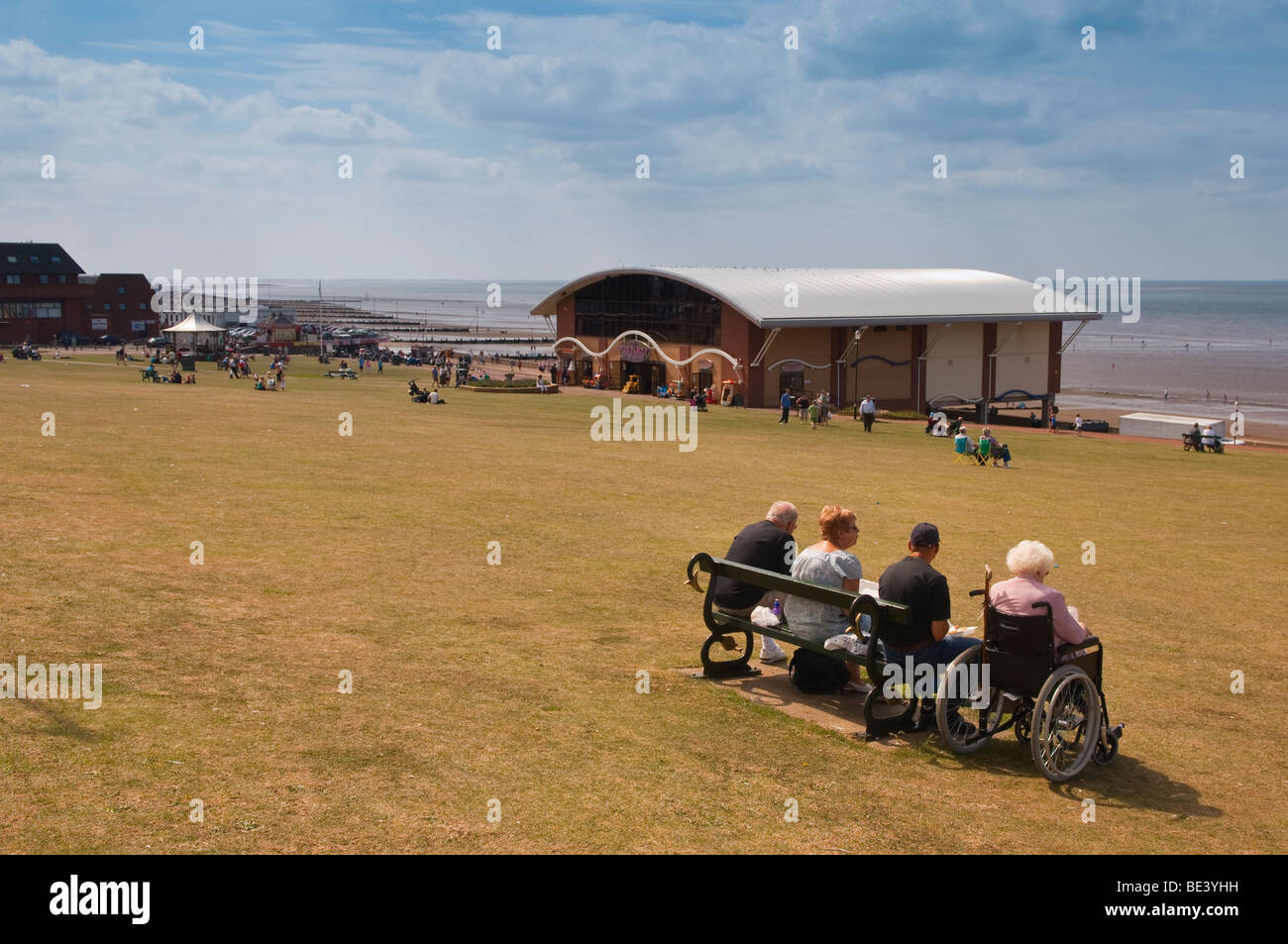 Oaps sitting on a bench looking out to sea hi-res stock photography and ...