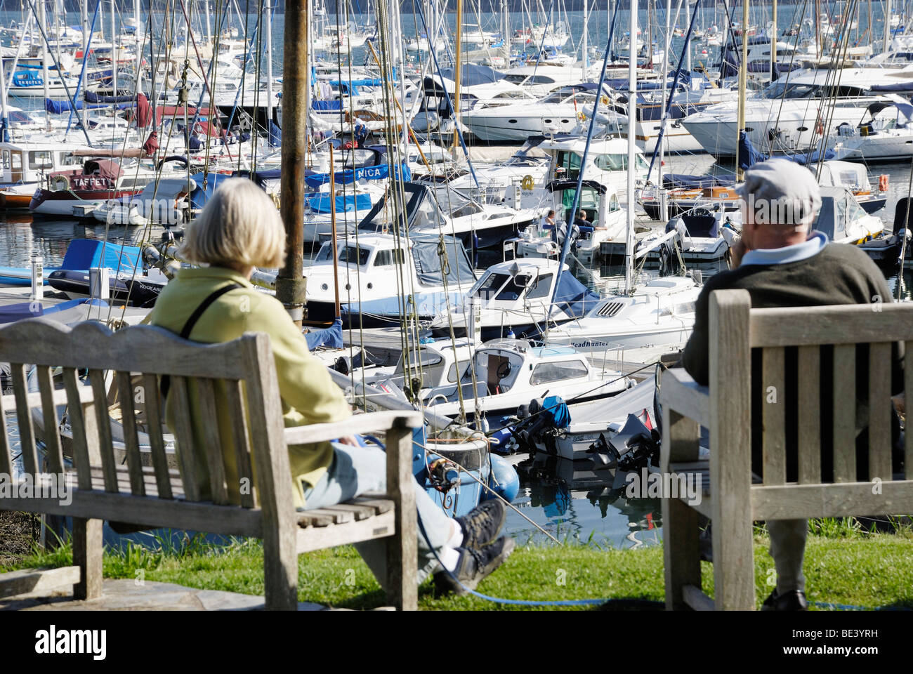 Elderly couple sitting together hi-res stock photography and images - Alamy