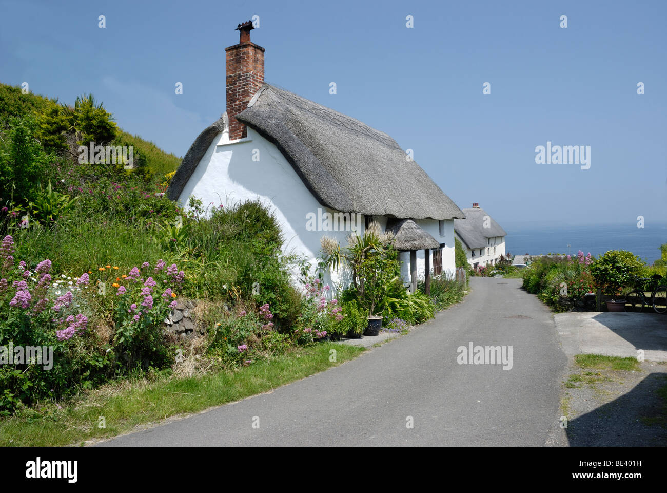 Cob cottage hi-res stock photography and images - Alamy