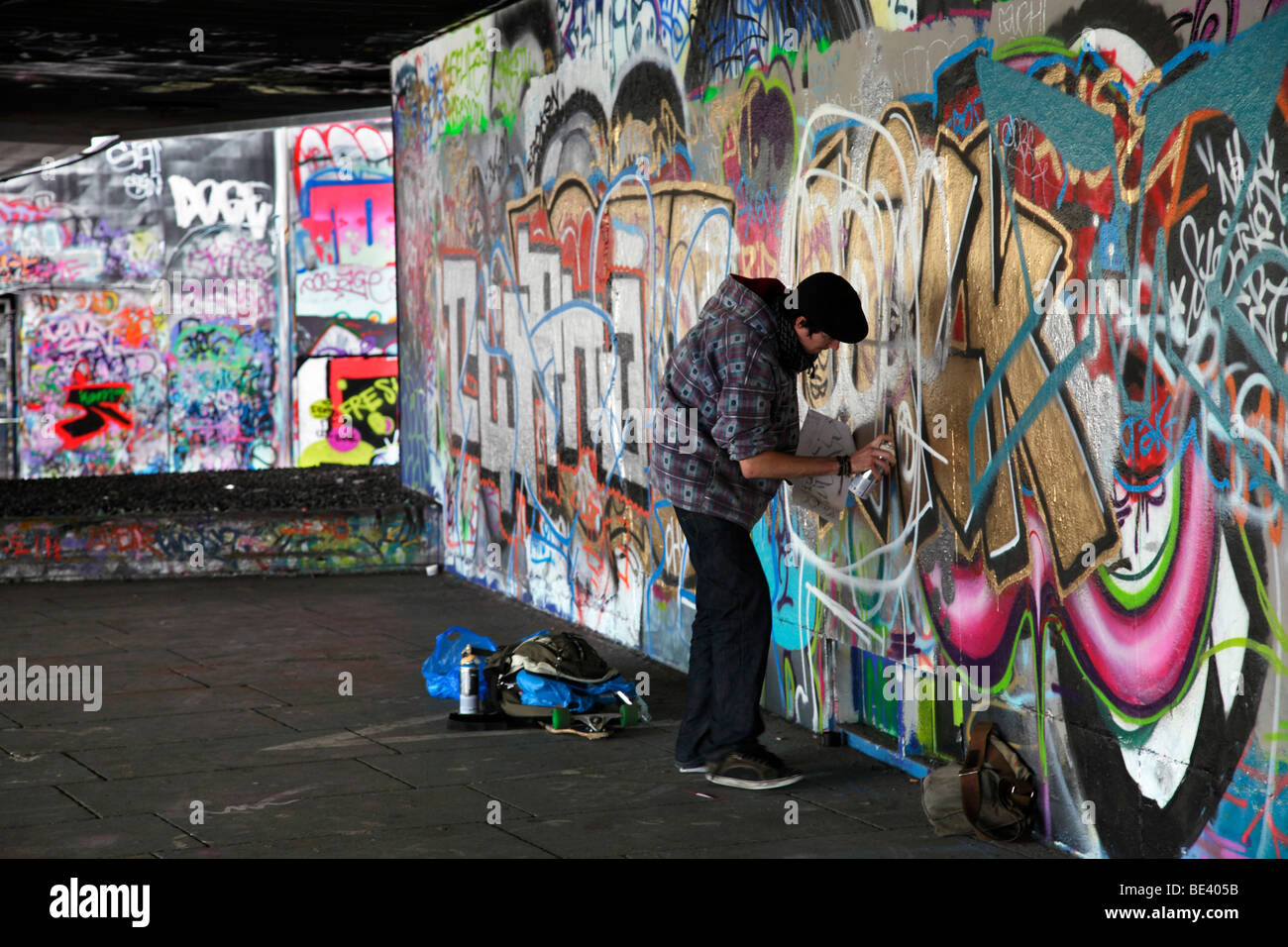 Graffit artists on the South Bank London 16 Stock Photo - Alamy