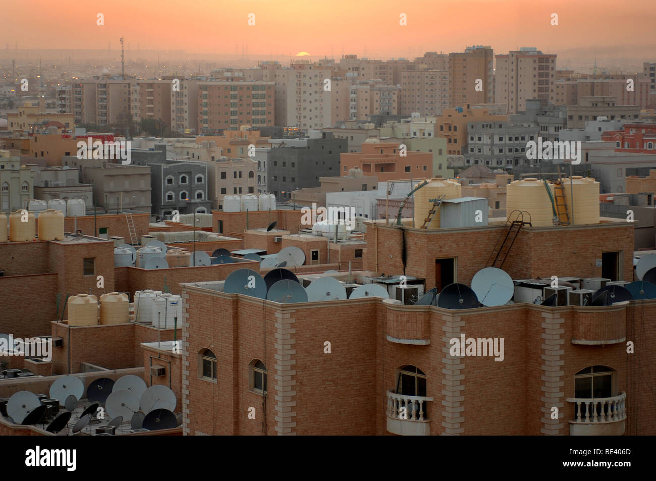 Kuwait housing hi-res stock photography and images - Alamy