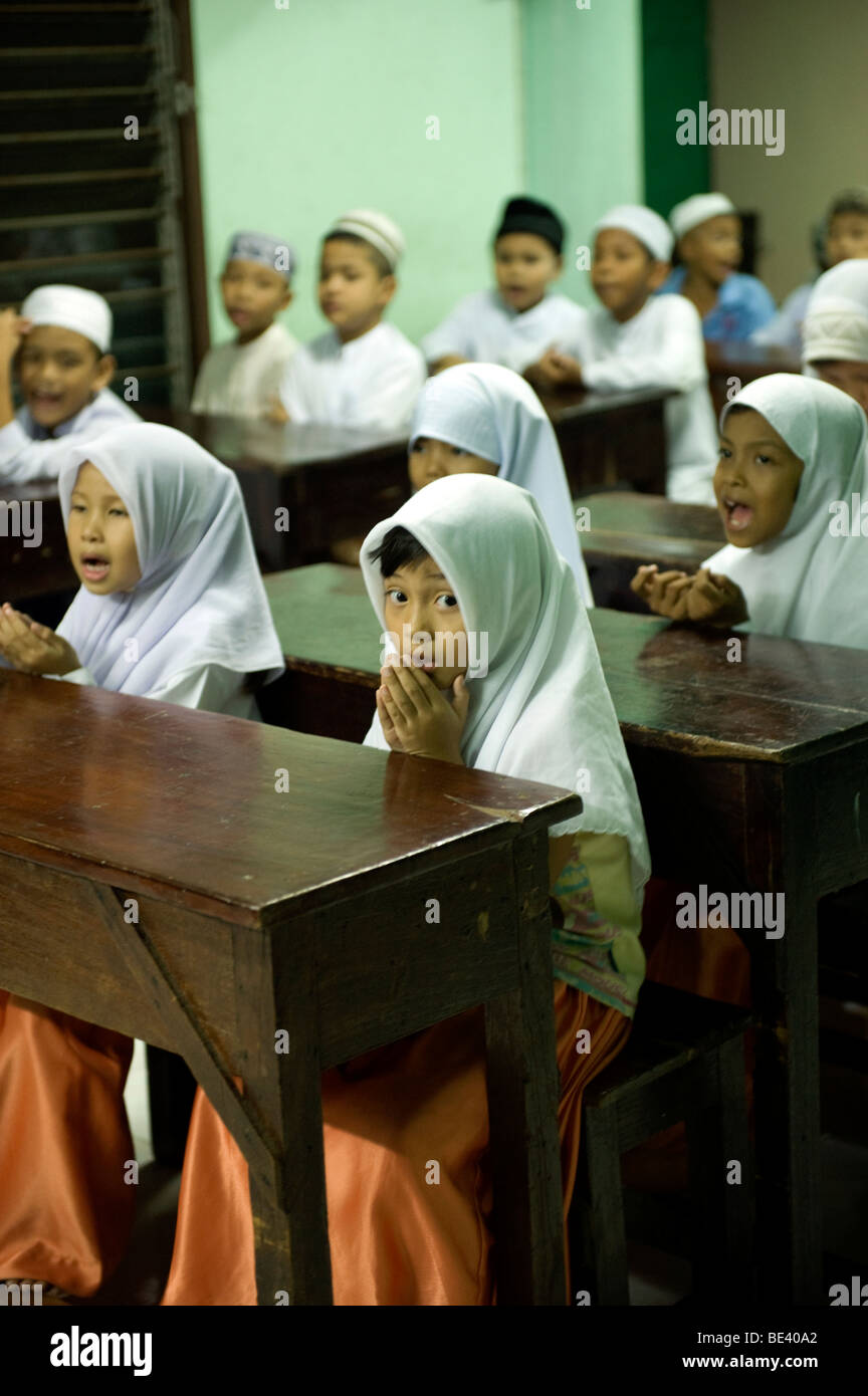 Islamic children in classroom hi-res stock photography and images - Alamy