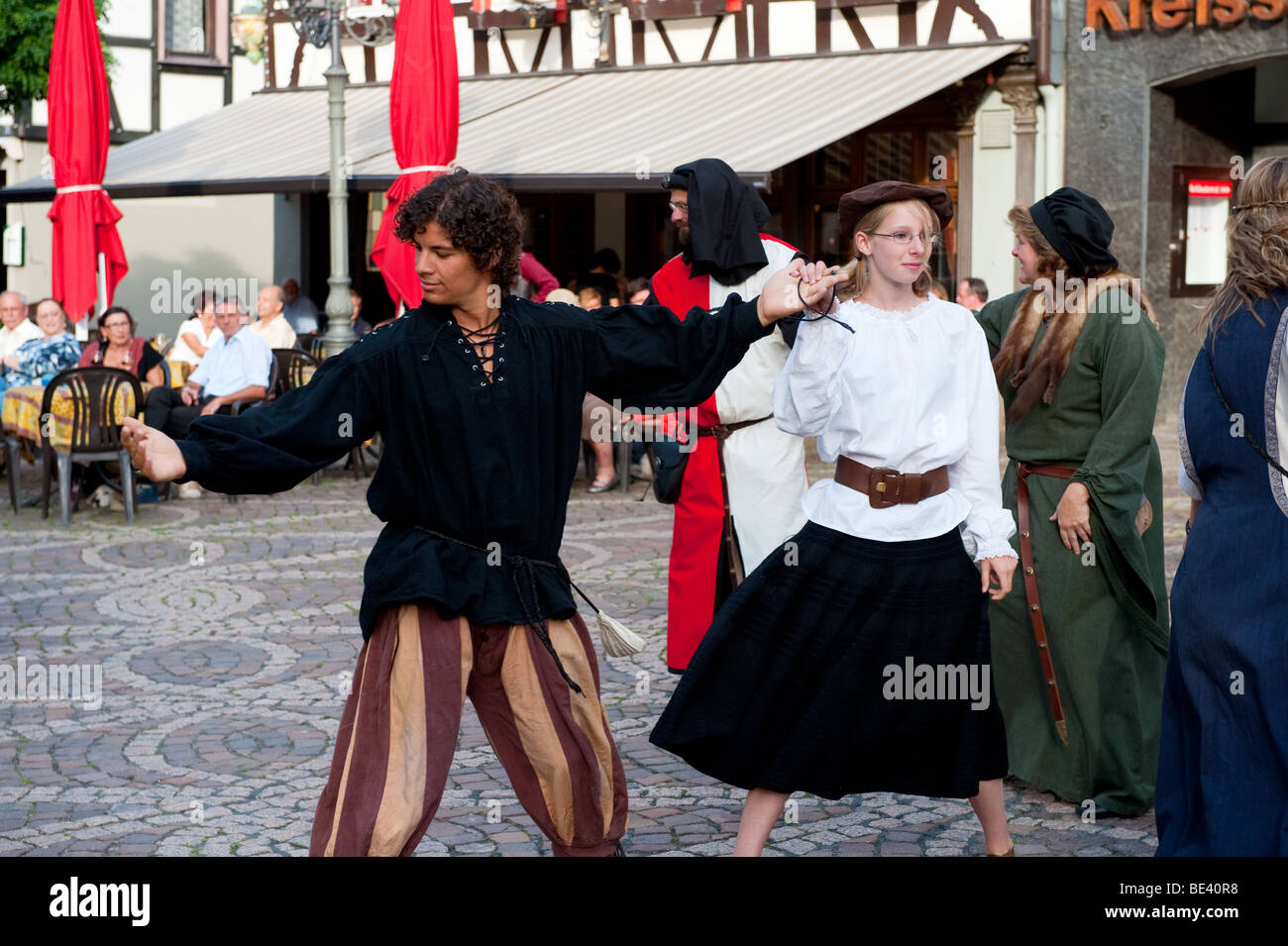 Dancing medieval dance in the streets of Ahrweiler Stock Photo - Alamy