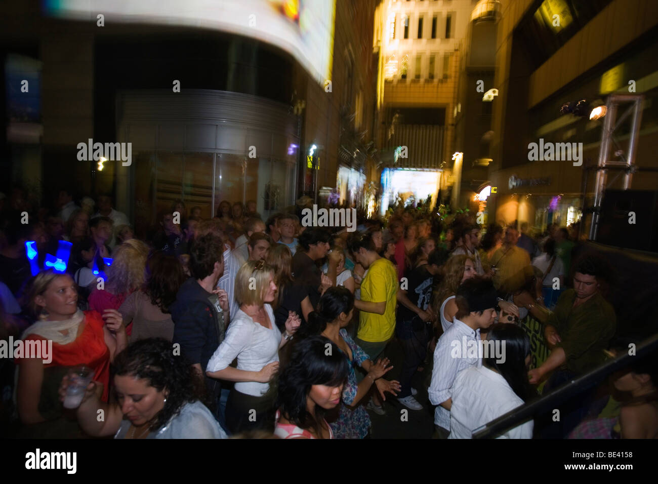 Dance party in Sydney's laneways during the Festival First Night ...