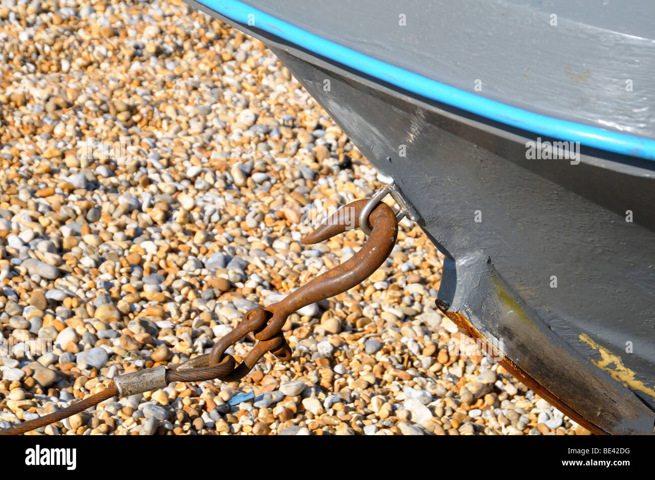 Cable hooked onto bow of boat Stock Photo - Alamy