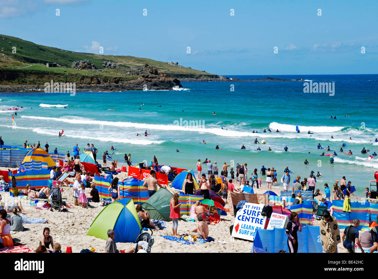 Busy beach in cornwall High Resolution Stock Photography and Images - Alamy