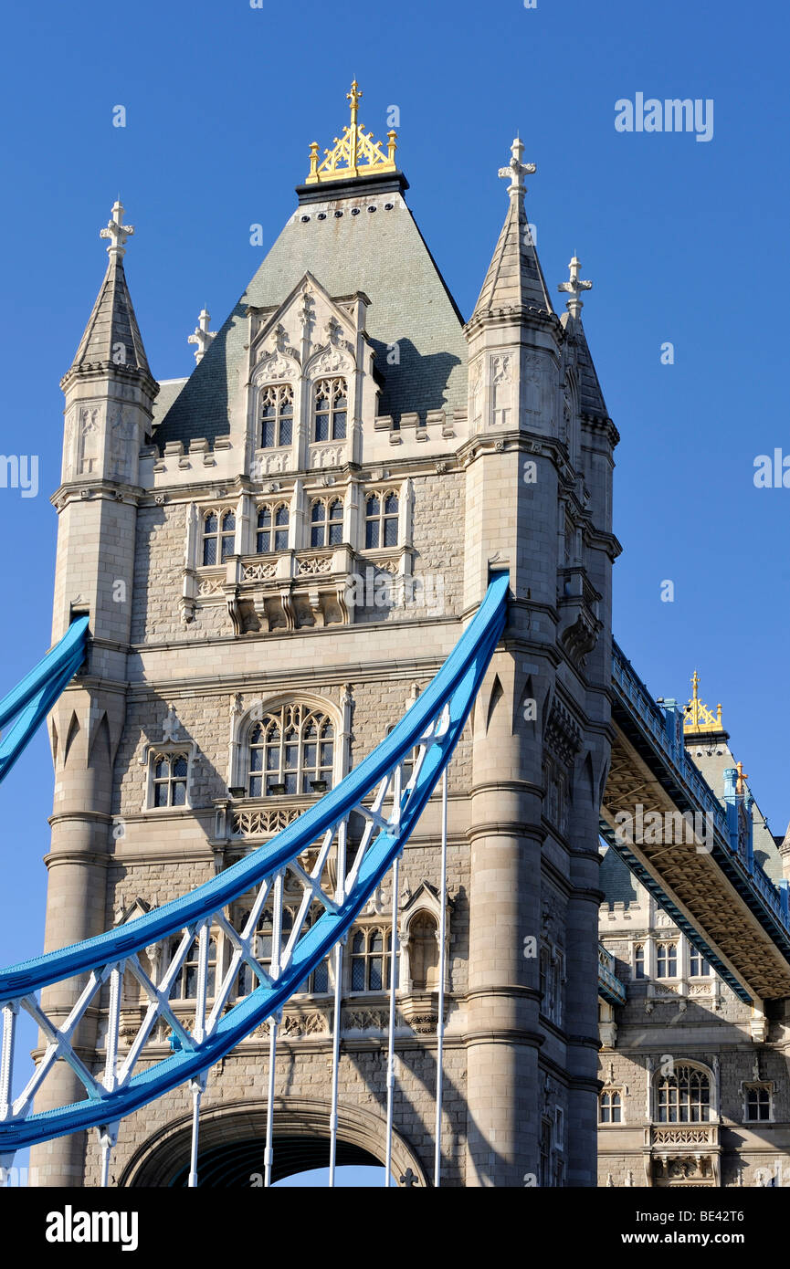 Detail of the neo-Gothic bascule bridge, Tower Bridge, London, England ...
