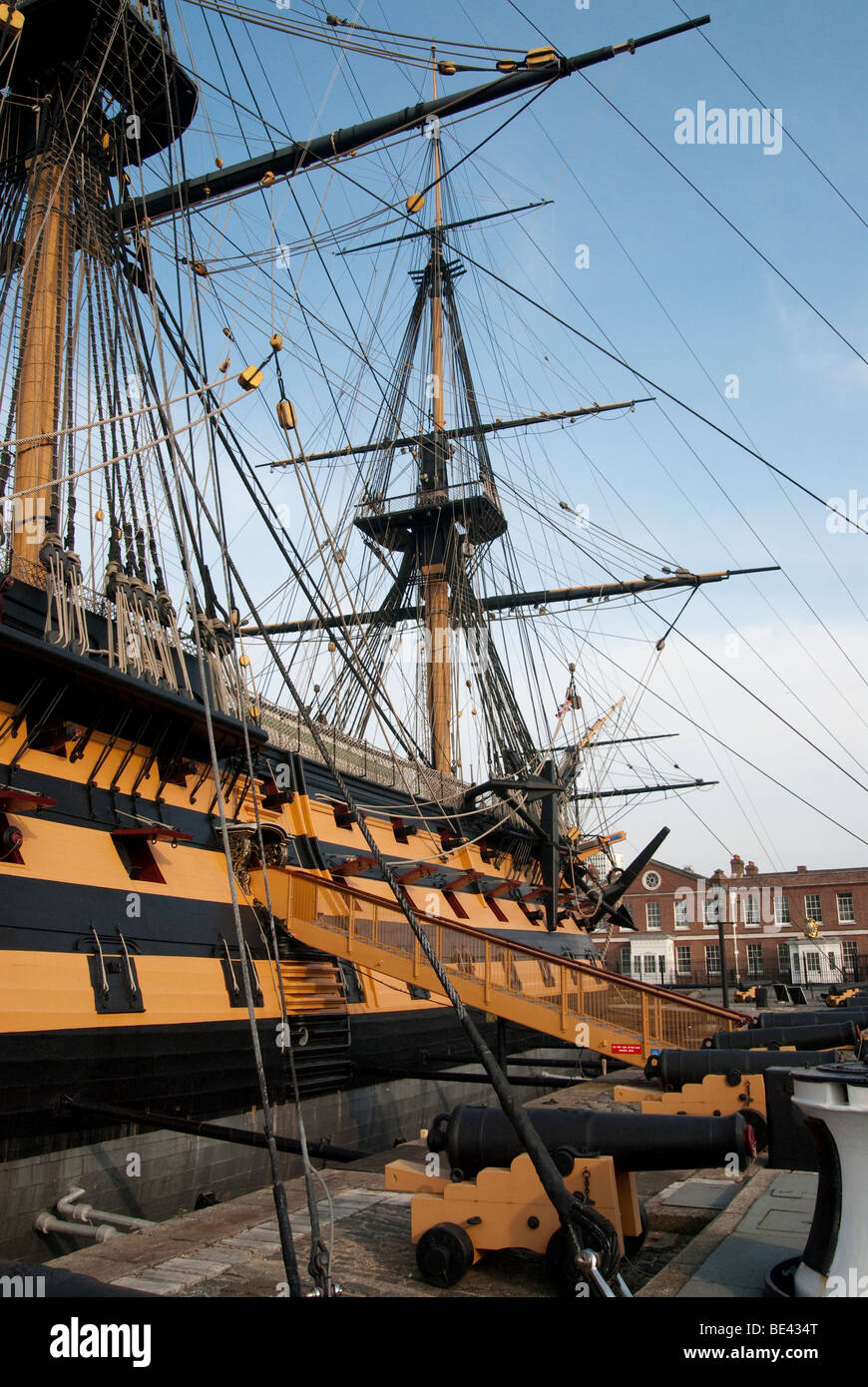 Mast rigging hms victory hi-res stock photography and images - Alamy