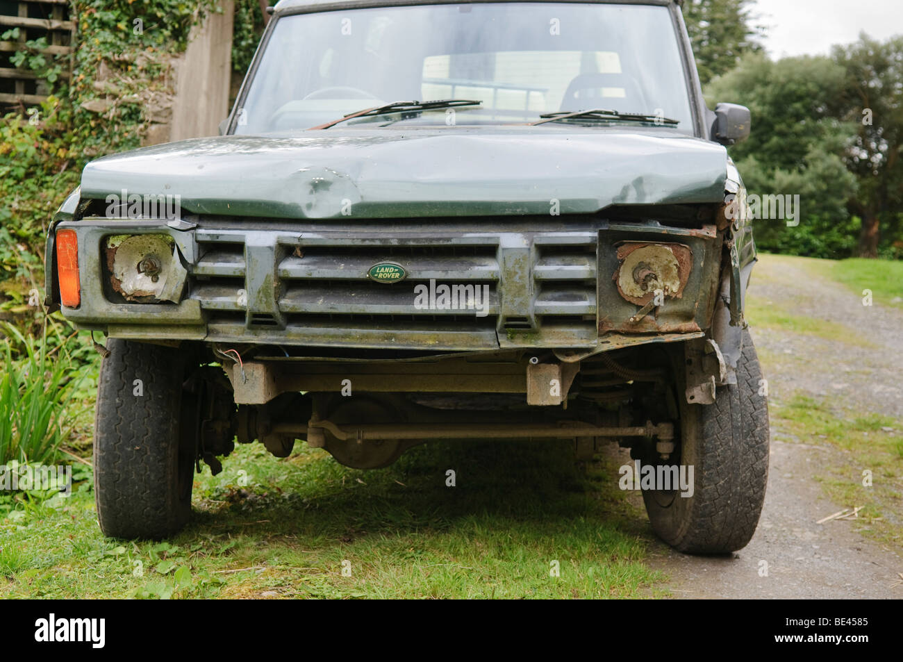 Land rover damage hi-res stock photography and images - Alamy