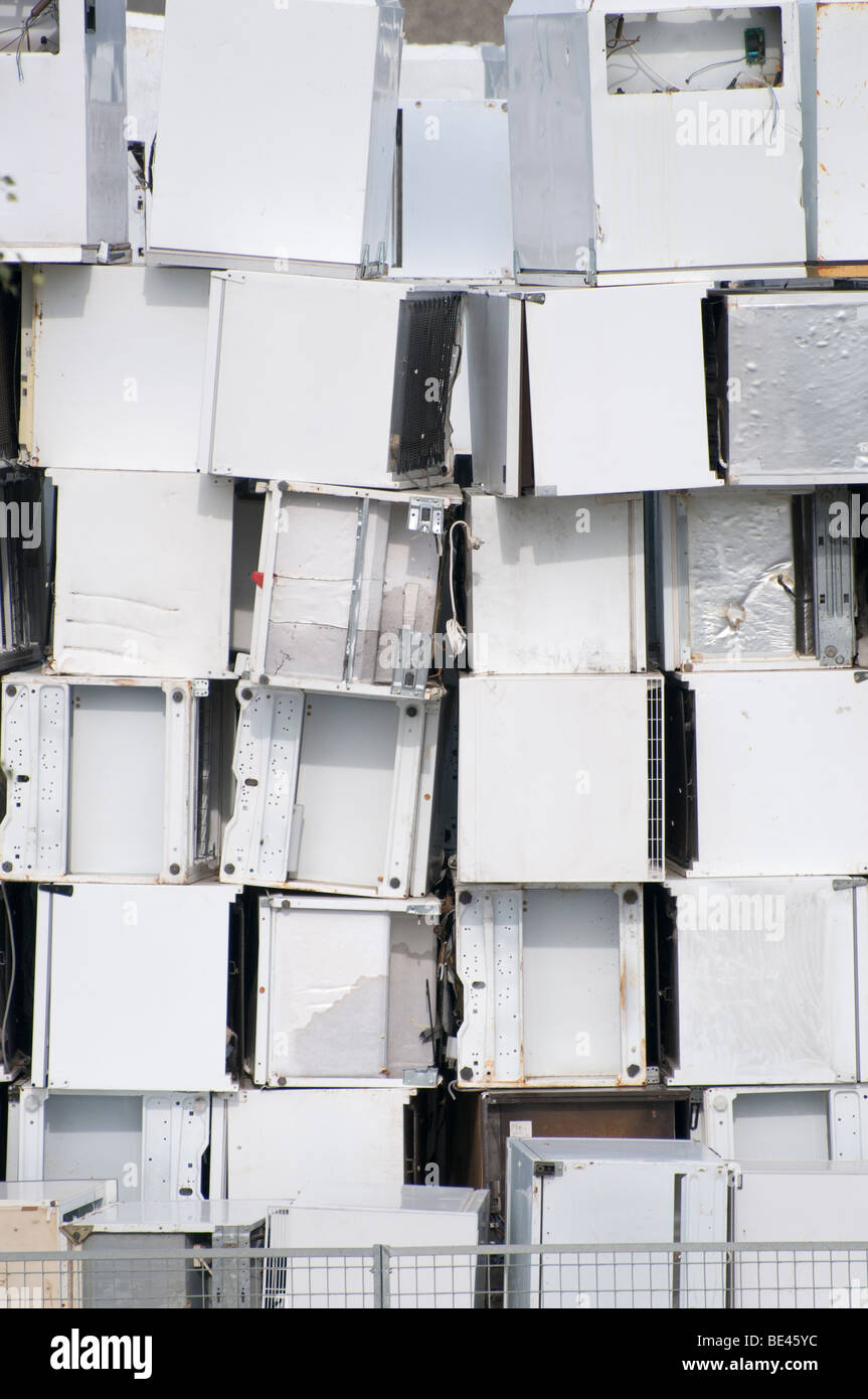 Dumped refrigerator hi-res stock photography and images - Alamy