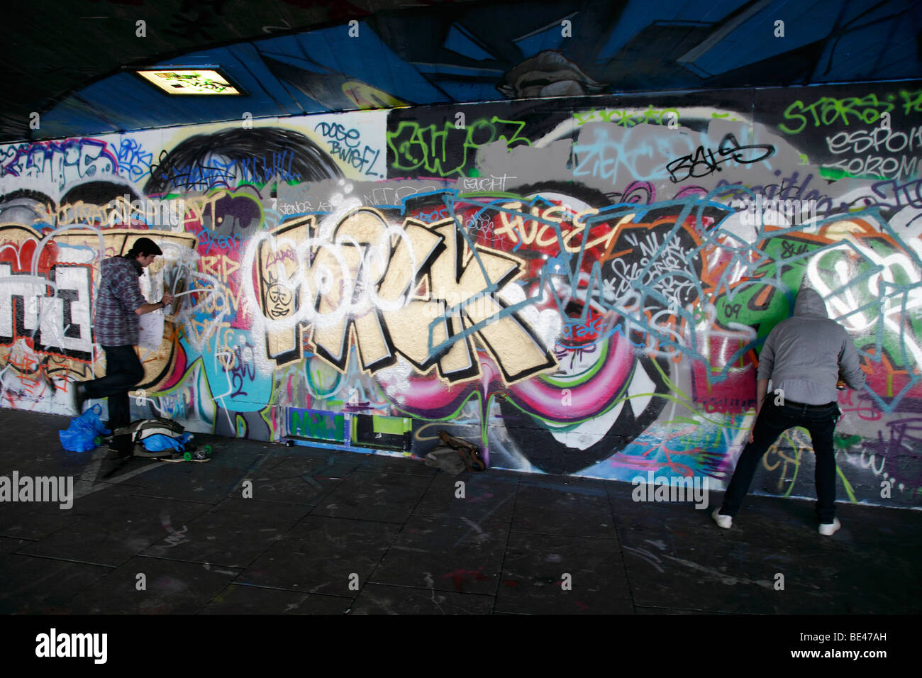 Graffit artists on the South Bank London 12 Stock Photo - Alamy