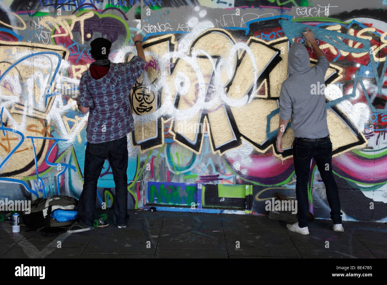 Graffit artists on the South Bank London 13 Stock Photo - Alamy
