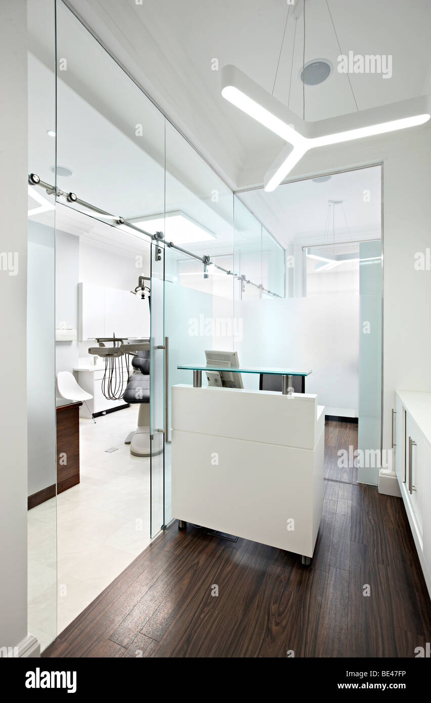 Modern designed dentist surgery hygienic Stock Photo - Alamy