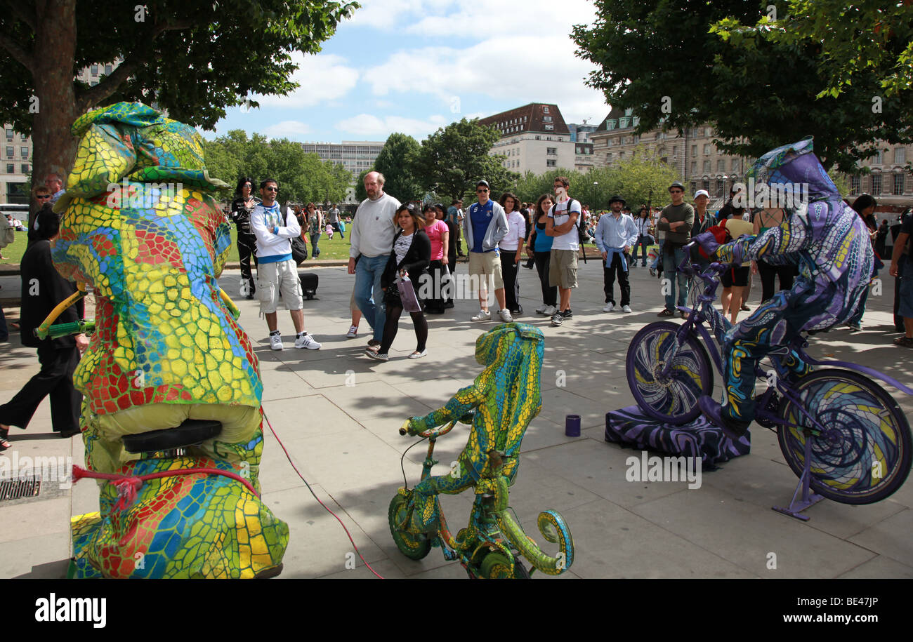 Street performers southbank london hi-res stock photography and images ...