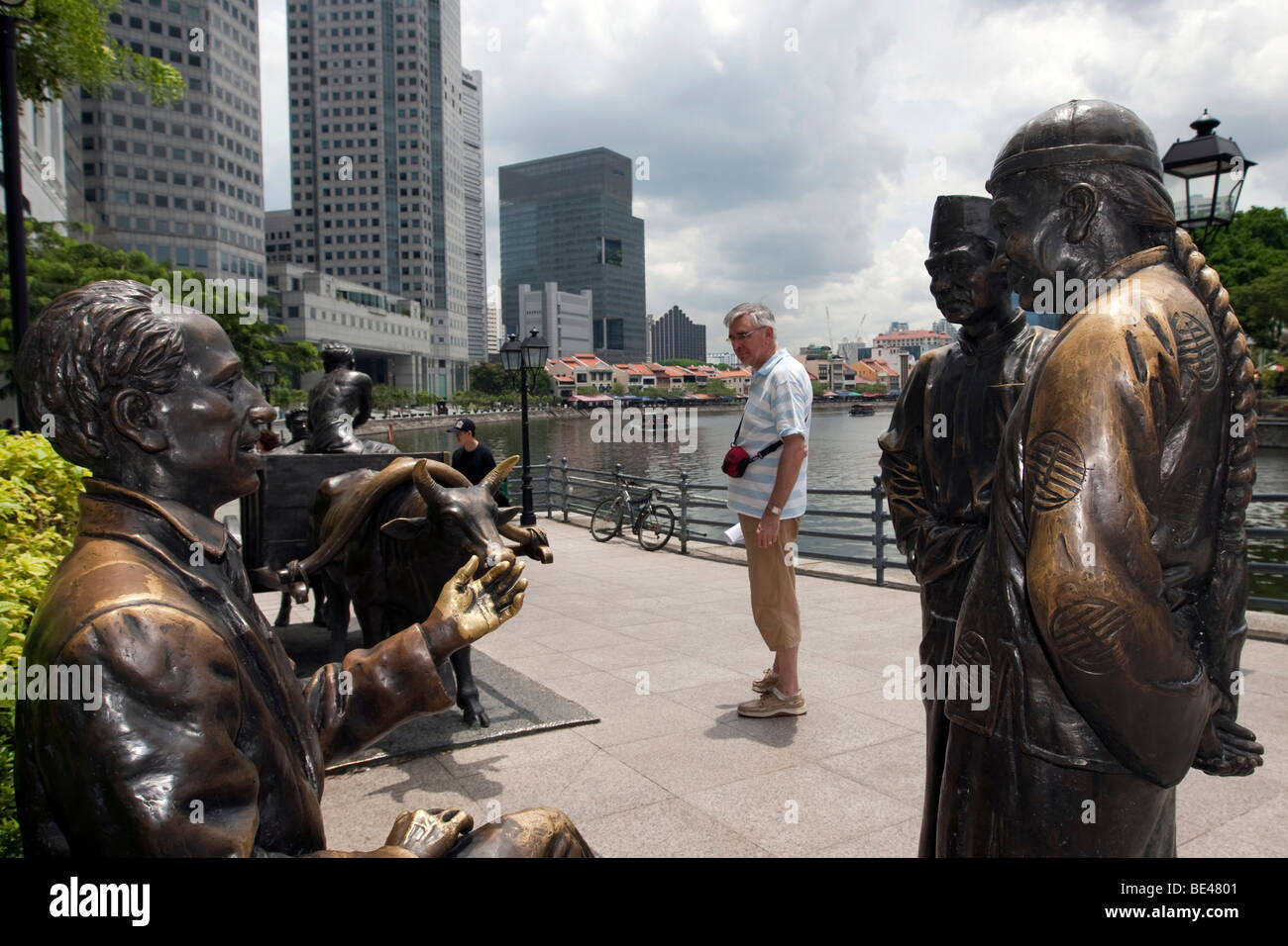 River merchants bronze sculpture aw hi-res stock photography and images ...