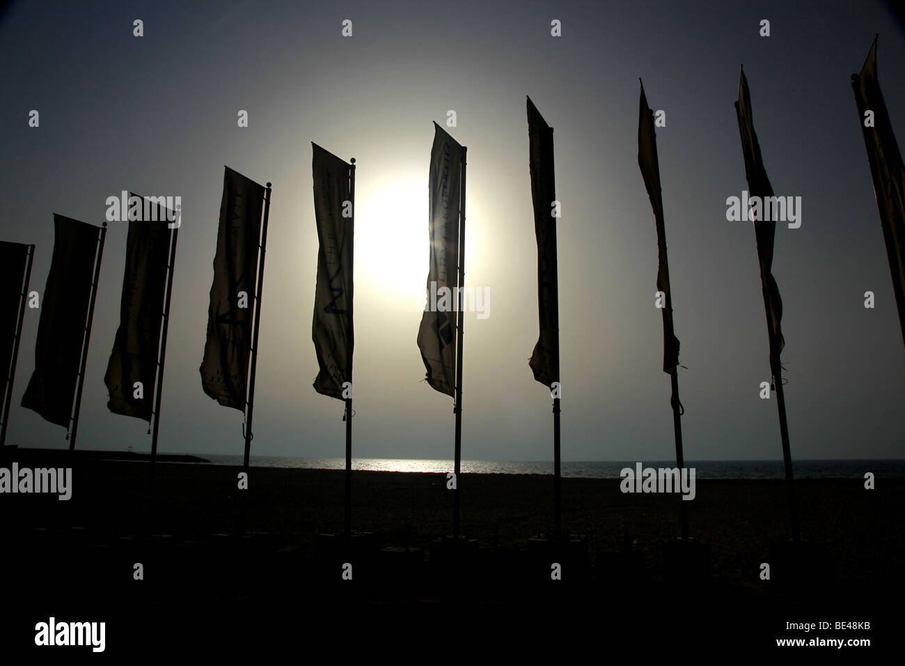 Construction work jumeirah beach dubai hi-res stock photography and ...