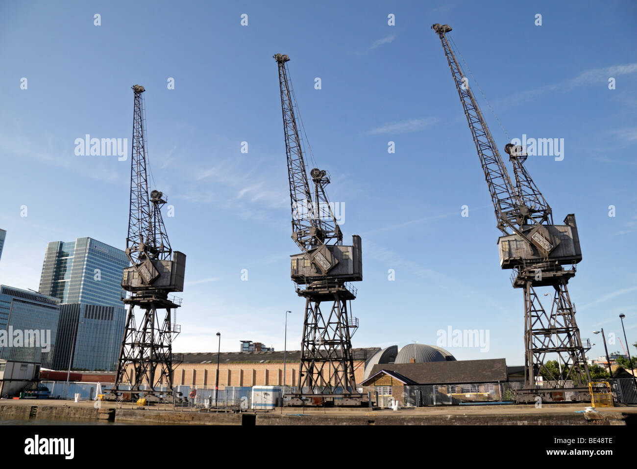 Dock cranes hi-res stock photography and images - Alamy